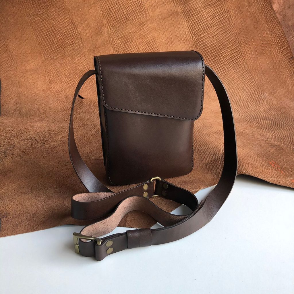 L-62 Handmade Leather Cross Bag | L'atelier du Cuir