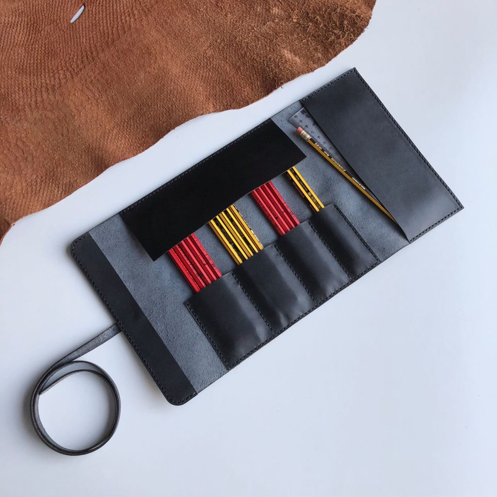 L-61 Leather Roll Up Pouch | L'atelier du Cuir