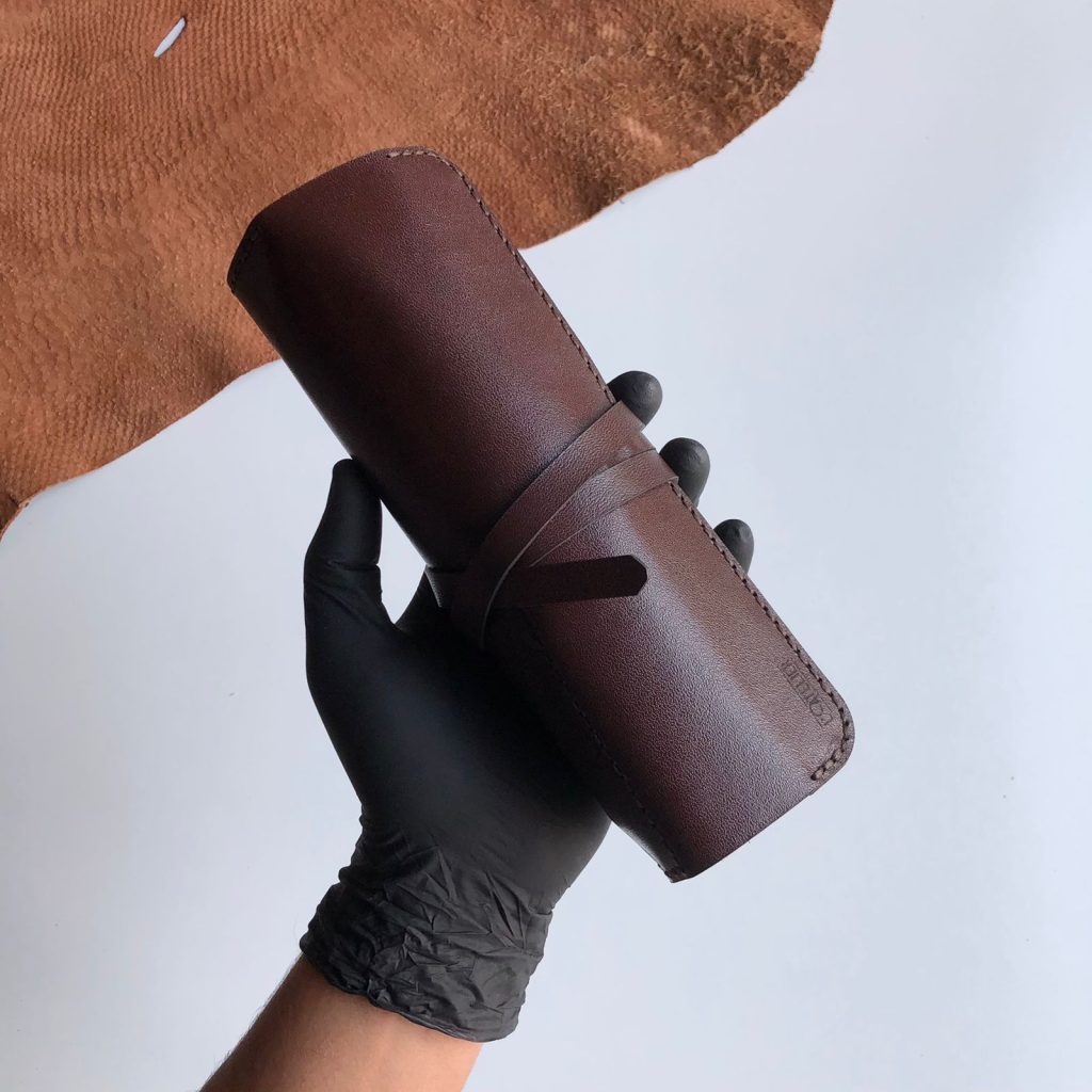 L-61 Leather Roll Up Pouch | L'atelier du Cuir