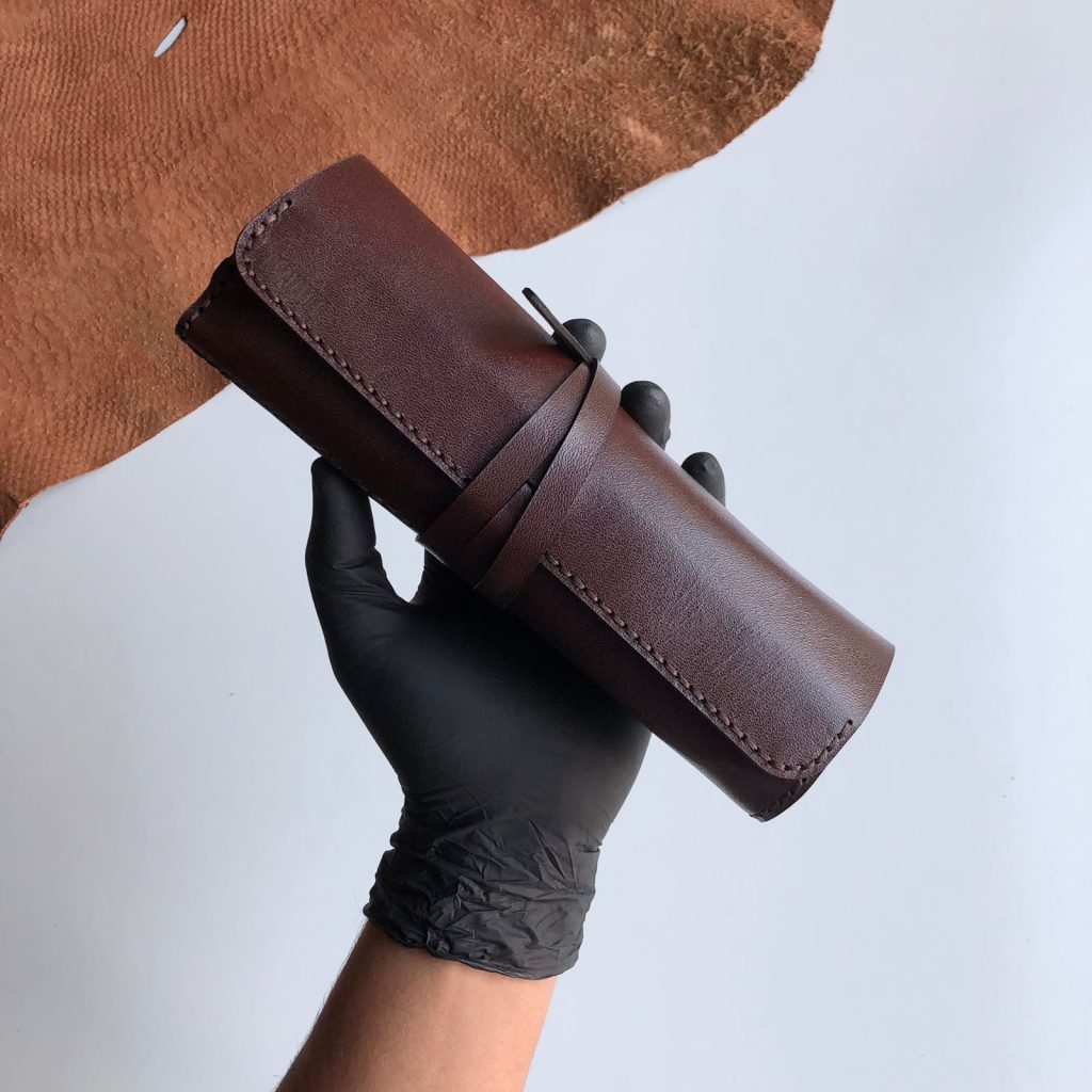 L-61 Leather Roll Up Pouch | L'atelier du Cuir